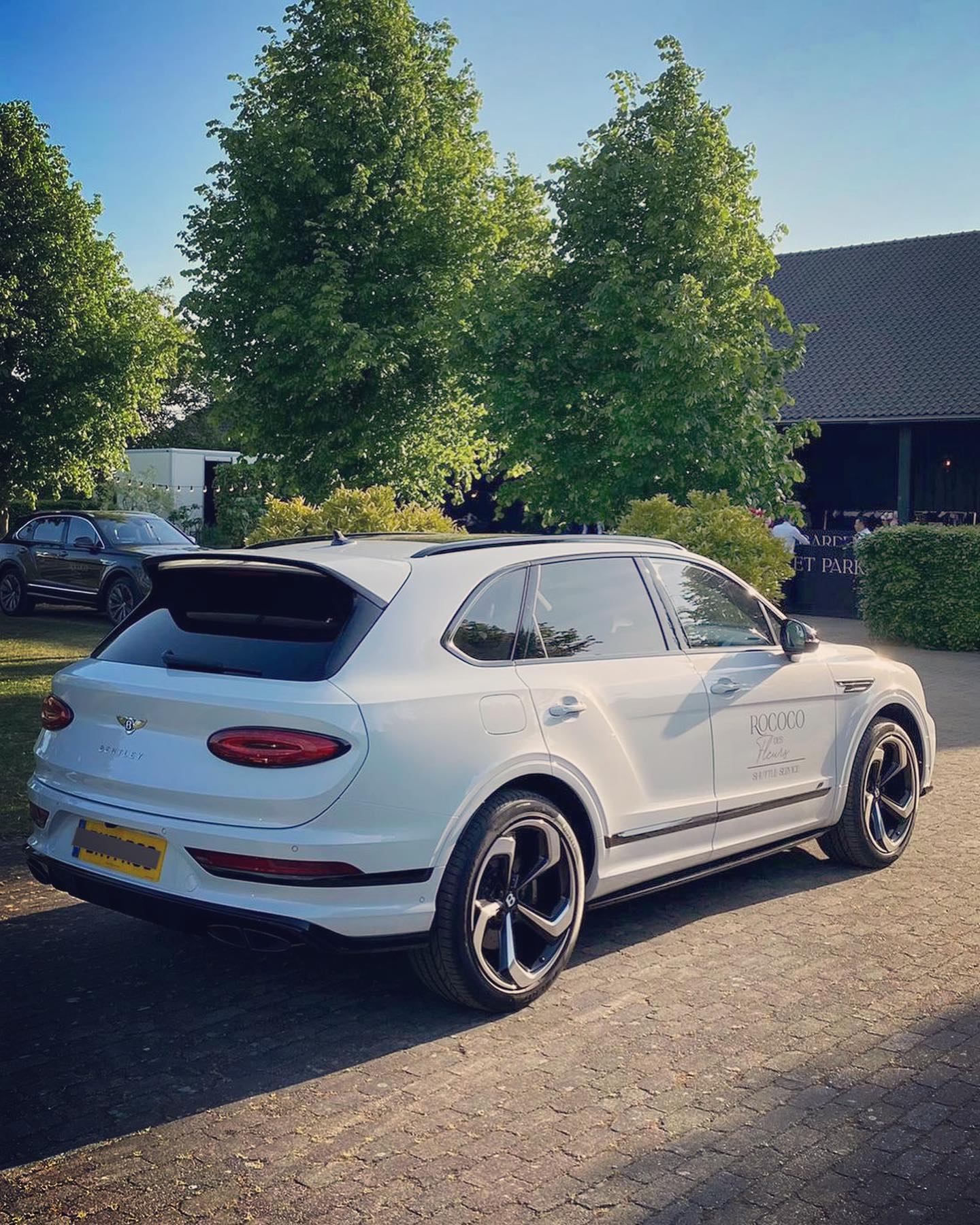 Shuttle service Bentley VIP's - Excellent Chauffeursdiensten